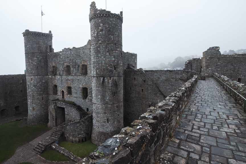 Harlech Castle (Wales) - Infos, Termine & mehr - burgen-und-kathedralen.de