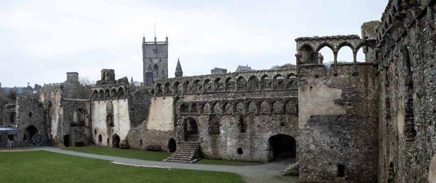 St Davids Bishops Palace (Wales) - Infos, Termine & mehr - burgen-und ...