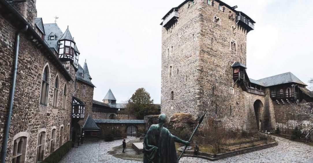 Schloss Burg (Deutschland) - Infos, Termine & mehr - burgen-und ...